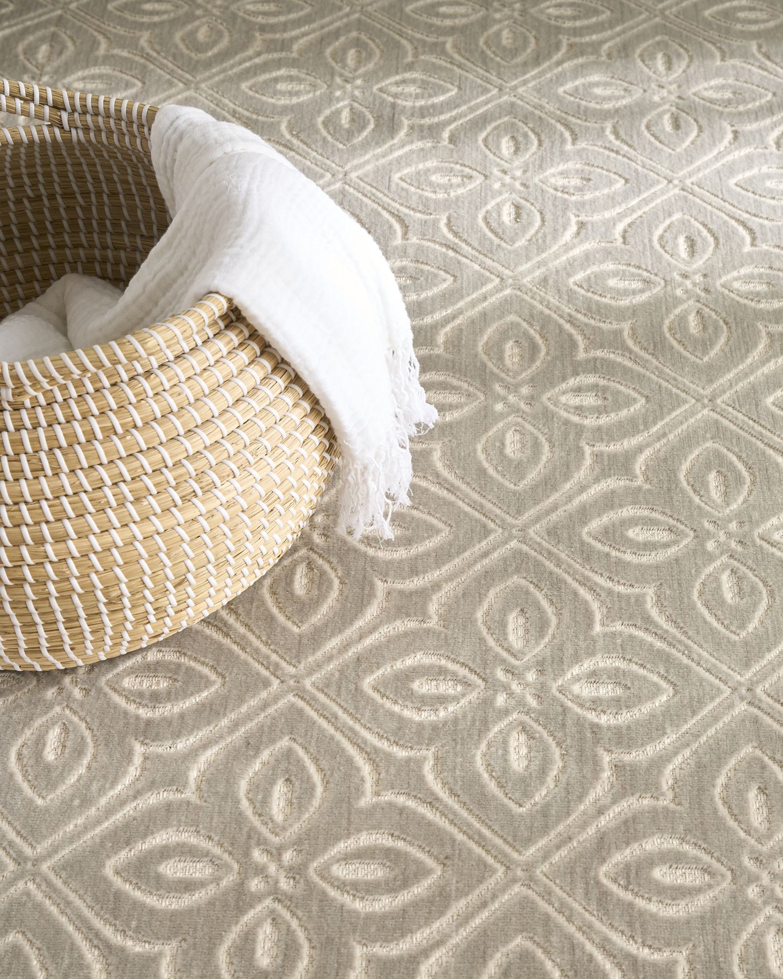 Nourison WCH03 Silver Ivory 2x3 Area Rug | Carpet Exchange