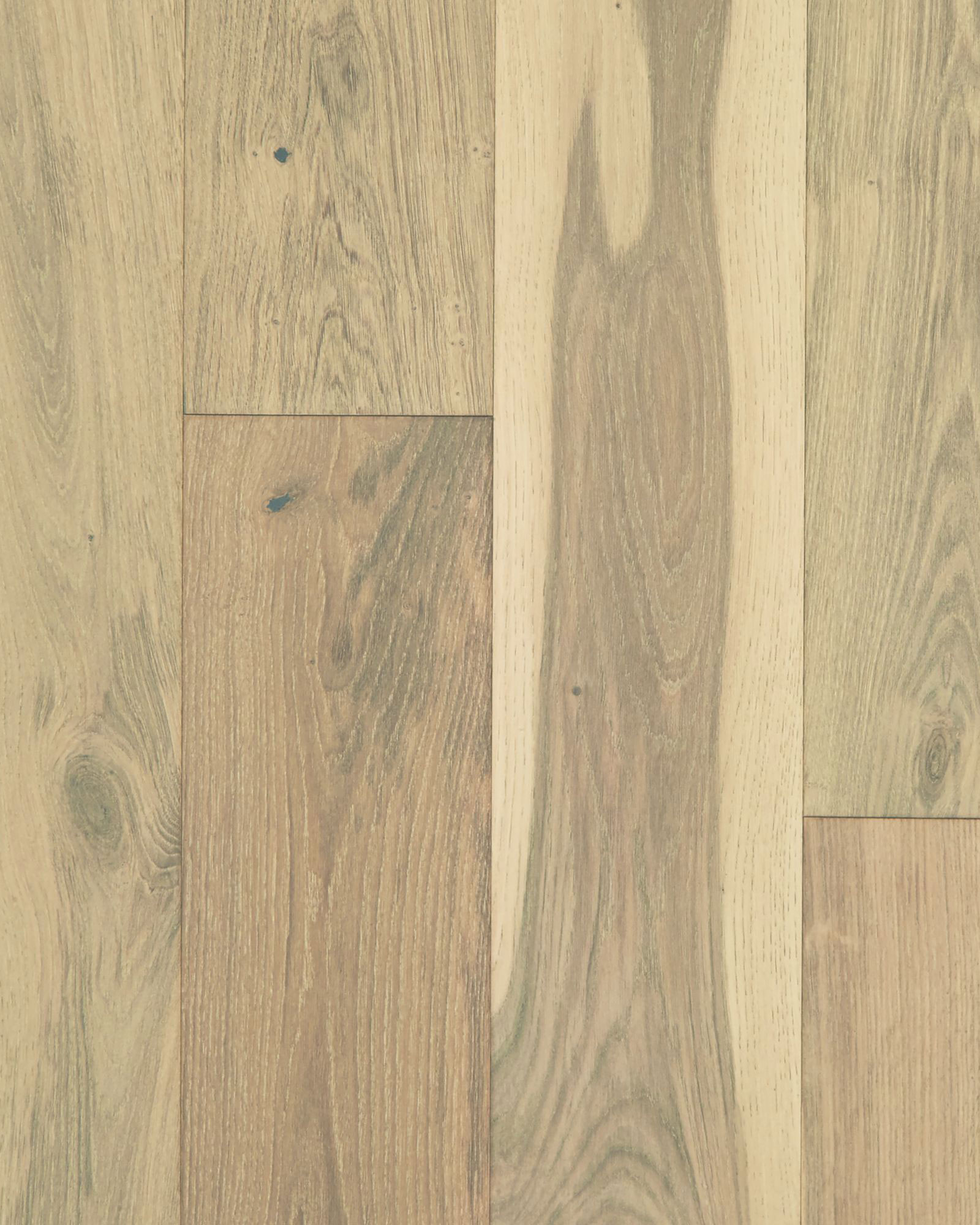 Exquisite White Oak Flaxed Oak - Hardwood | Carpet Exchange